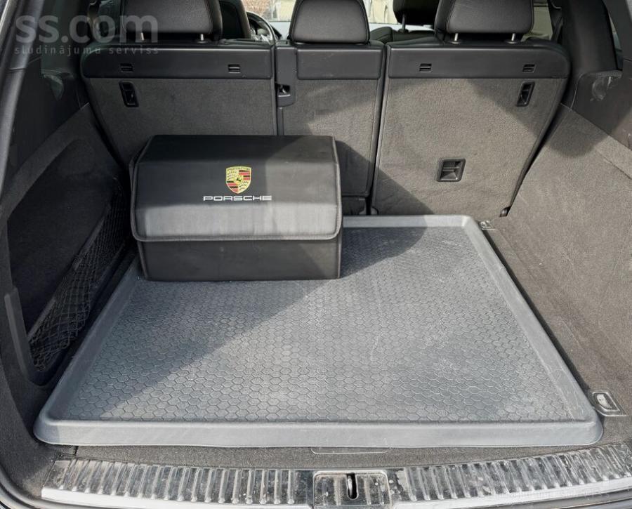 Black Porsche Cayenne 2013 in Riga, with an engine capacity of 3.00 L and mileage of 186 thousand km for 20990 €, photo 16 on AUTOMOTO.COM.LV