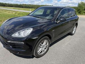 Black Porsche Cayenne 2013 in Silute, with an engine capacity of 2.97 L and mileage of 260 thousand km for 12990 €, photo  on AUTOMOTO.COM.LV