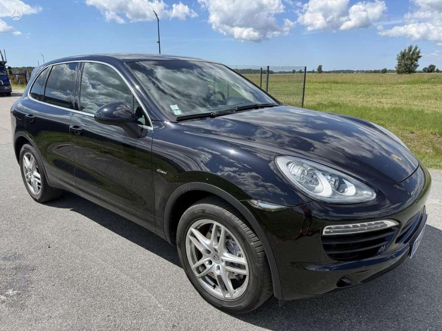 Black Porsche Cayenne 2013 in Silute, with an engine capacity of 2.97 L and mileage of 260 thousand km for 12990 €, photo 3 on AUTOMOTO.COM.LV