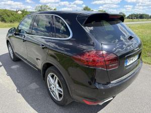Black Porsche Cayenne 2013 in Silute, with an engine capacity of 2.97 L and mileage of 260 thousand km for 12990 €, photo 5 on AUTOMOTO.COM.LV