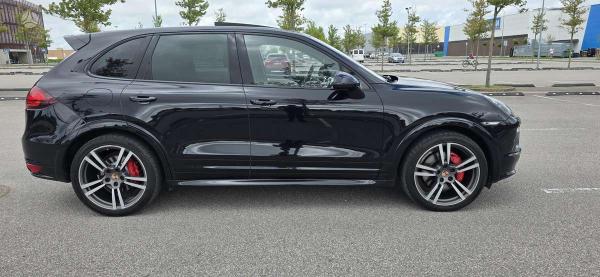 Melns Porsche Cayenne 2013 Klaipėda, ar dzinēja tilpumu 4.80 L un nobraukumu 209 tūkst. km par 16800 €, foto 2 vietnē AUTOMOTO.COM.LV