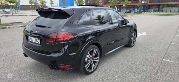 Melns Porsche Cayenne 2013 Klaipėda, ar dzinēja tilpumu 4.80 L un nobraukumu 209 tūkst. km par 16800 €, foto 3 vietnē AUTOMOTO.COM.LV