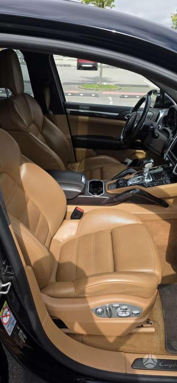 Melns Porsche Cayenne 2013 Klaipėda, ar dzinēja tilpumu 4.80 L un nobraukumu 209 tūkst. km par 16800 €, foto 8 vietnē AUTOMOTO.COM.LV