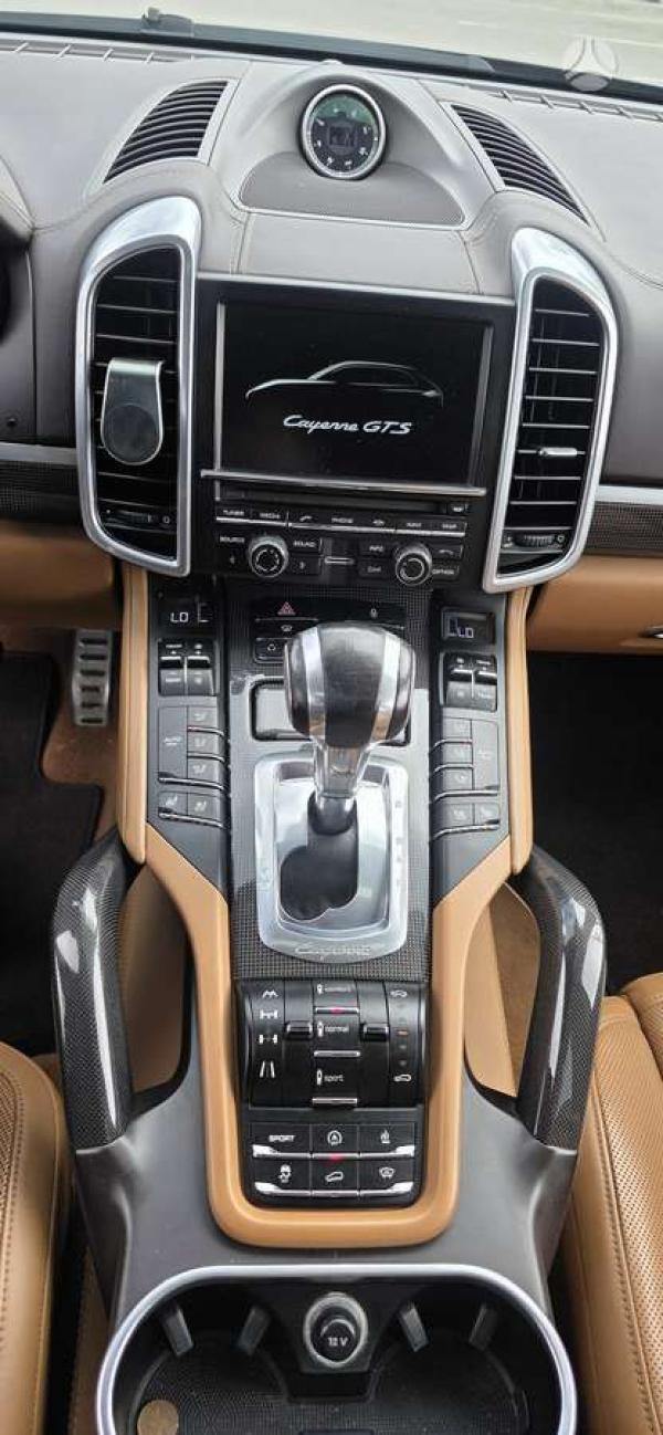 Melns Porsche Cayenne 2013 Klaipėda, ar dzinēja tilpumu 4.80 L un nobraukumu 209 tūkst. km par 16800 €, foto 9 vietnē AUTOMOTO.COM.LV