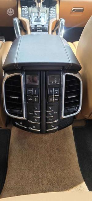 Black Porsche Cayenne 2013 in Klaipeda, with an engine capacity of 4.80 L and mileage of 209 thousand km for 16800 €, photo 12 on AUTOMOTO.COM.LV