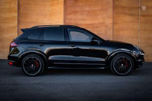 Melns Porsche Cayenne 2013 Tallina, ar dzinēja tilpumu 4.81 L un nobraukumu 240 tūkst. km par 22000 €, foto  vietnē AUTOMOTO.COM.LV