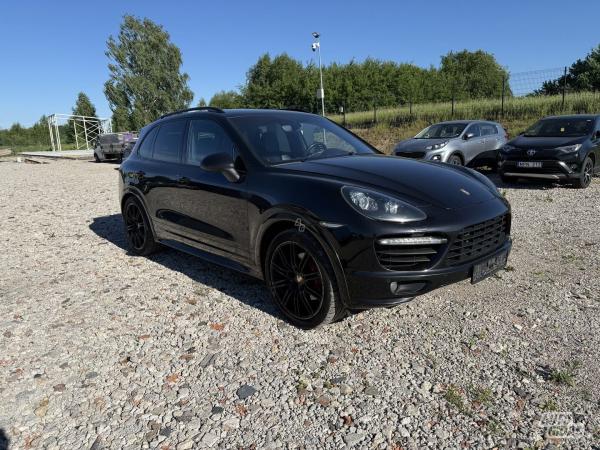 Melns Porsche Cayenne 2013 Viļņa, ar dzinēja tilpumu 4.80 L un nobraukumu 480 tūkst. km par 7200 €, foto 3 vietnē AUTOMOTO.COM.LV