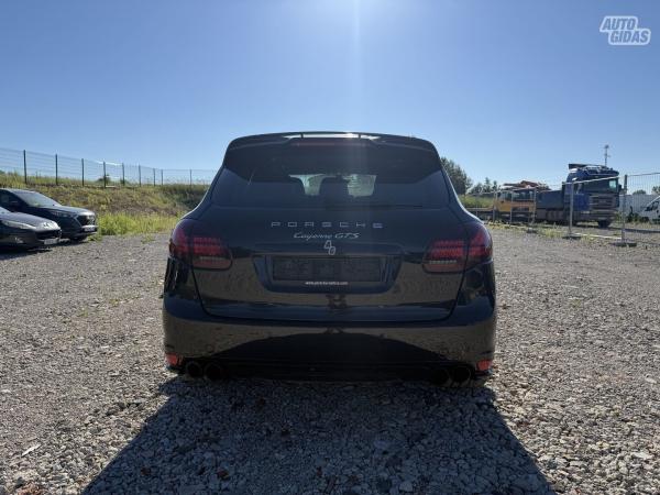 Melns Porsche Cayenne 2013 Viļņa, ar dzinēja tilpumu 4.80 L un nobraukumu 480 tūkst. km par 7200 €, foto 4 vietnē AUTOMOTO.COM.LV
