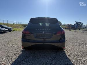 Black Porsche Cayenne 2013 in Vilnius, with an engine capacity of 4.80 L and mileage of 480 thousand km for 7200 €, photo 5 on AUTOMOTO.COM.LV