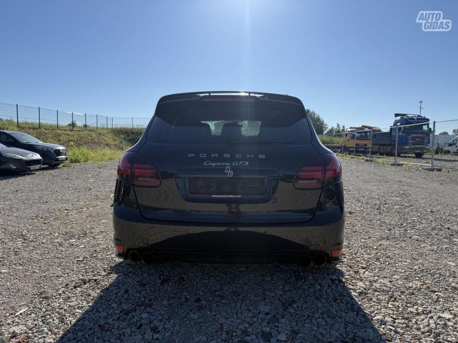 Black Porsche Cayenne 2013 in Vilnius, with an engine capacity of 4.80 L and mileage of 480 thousand km for 7200 €, photo 5 on AUTOMOTO.COM.LV