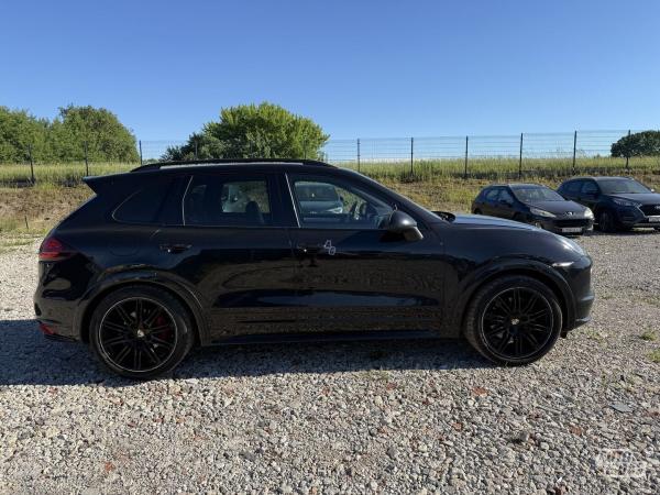Melns Porsche Cayenne 2013 Viļņa, ar dzinēja tilpumu 4.80 L un nobraukumu 480 tūkst. km par 7200 €, foto 5 vietnē AUTOMOTO.COM.LV