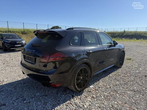 Melns Porsche Cayenne 2013 Viļņa, ar dzinēja tilpumu 4.80 L un nobraukumu 480 tūkst. km par 7200 €, foto 6 vietnē AUTOMOTO.COM.LV