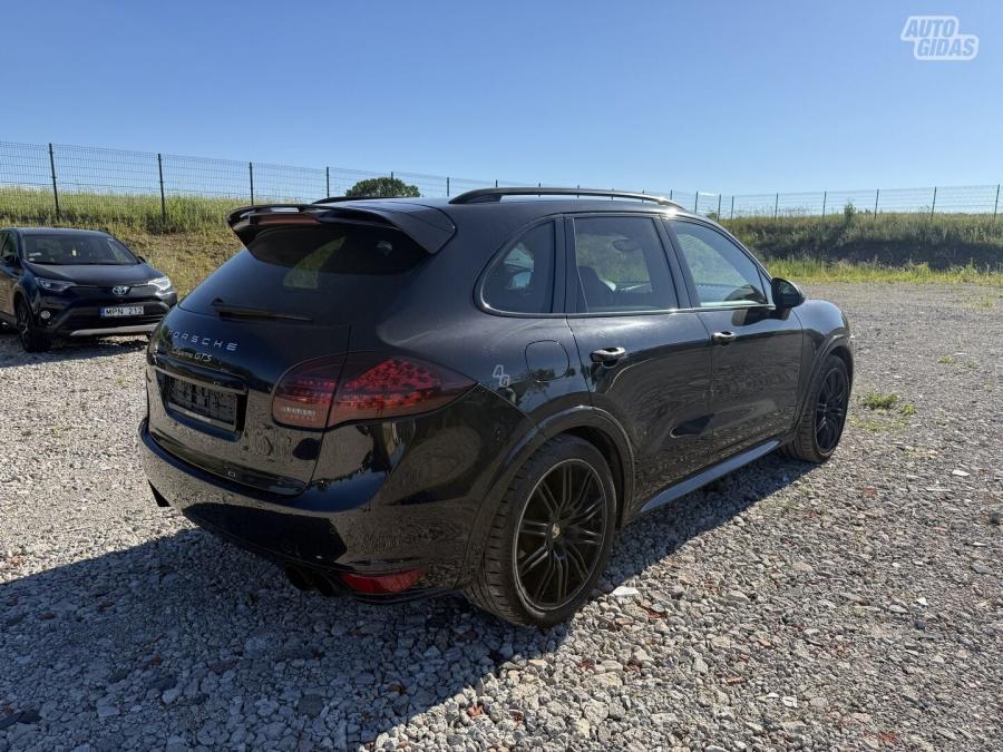 Black Porsche Cayenne 2013 in Vilnius, with an engine capacity of 4.80 L and mileage of 480 thousand km for 7200 €, photo 7 on AUTOMOTO.COM.LV