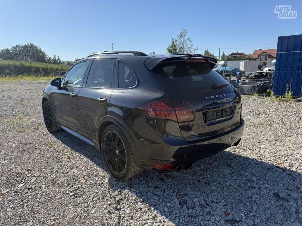 Melns Porsche Cayenne 2013 Viļņa, ar dzinēja tilpumu 4.80 L un nobraukumu 480 tūkst. km par 7200 €, foto 7 vietnē AUTOMOTO.COM.LV