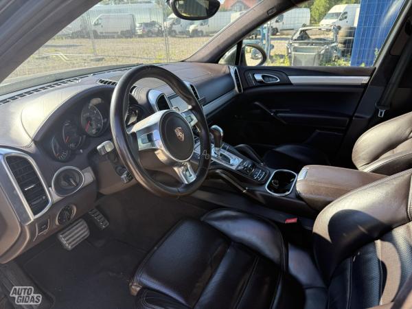 Melns Porsche Cayenne 2013 Viļņa, ar dzinēja tilpumu 4.80 L un nobraukumu 480 tūkst. km par 7200 €, foto 10 vietnē AUTOMOTO.COM.LV