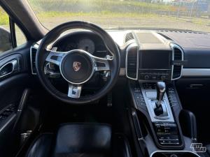 Black Porsche Cayenne 2013 in Vilnius, with an engine capacity of 4.80 L and mileage of 480 thousand km for 7200 €, photo 13 on AUTOMOTO.COM.LV