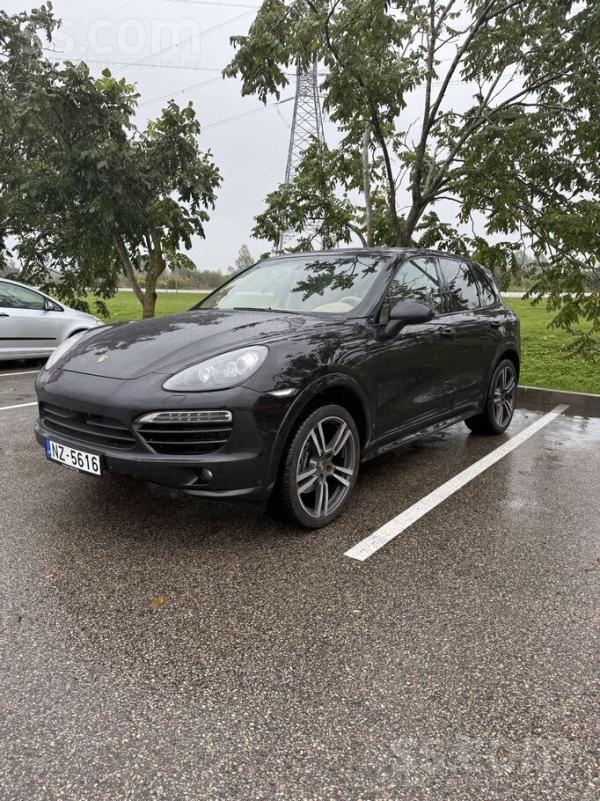 Black Porsche Cayenne 2013 in Jurmala, with an engine capacity of 3.00 L and mileage of 203 thousand km for 21000 €, photo 1 on AUTOMOTO.COM.LV