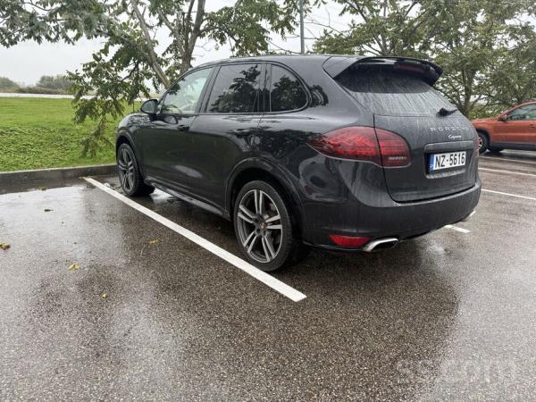 Black Porsche Cayenne 2013 in Jurmala, with an engine capacity of 3.00 L and mileage of 203 thousand km for 21000 €, photo 4 on AUTOMOTO.COM.LV