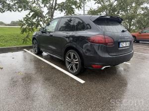 Melns Porsche Cayenne 2013 Jūrmala, ar dzinēja tilpumu 3.00 L un nobraukumu 203 tūkst. km par 21000 €, foto 5 vietnē AUTOMOTO.COM.LV