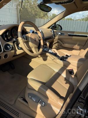 Melns Porsche Cayenne 2013 Jūrmala, ar dzinēja tilpumu 3.00 L un nobraukumu 203 tūkst. km par 21000 €, foto 19 vietnē AUTOMOTO.COM.LV