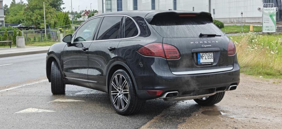 Melns Porsche Cayenne 2013 Viļņa, ar dzinēja tilpumu 3.60 L un nobraukumu 198 tūkst. km par 13300 €, foto 3 vietnē AUTOMOTO.COM.LV