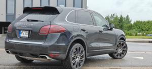 Melns Porsche Cayenne 2013 Viļņa, ar dzinēja tilpumu 3.60 L un nobraukumu 198 tūkst. km par 13300 €, foto 4 vietnē AUTOMOTO.COM.LV