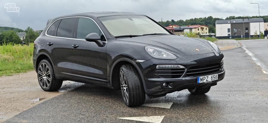 Melns Porsche Cayenne 2013 Viļņa, ar dzinēja tilpumu 3.60 L un nobraukumu 198 tūkst. km par 13300 €, foto 5 vietnē AUTOMOTO.COM.LV