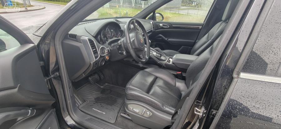 Melns Porsche Cayenne 2013 Viļņa, ar dzinēja tilpumu 3.60 L un nobraukumu 198 tūkst. km par 13300 €, foto 8 vietnē AUTOMOTO.COM.LV