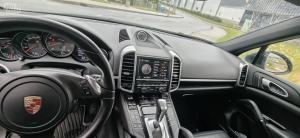 Melns Porsche Cayenne 2013 Viļņa, ar dzinēja tilpumu 3.60 L un nobraukumu 198 tūkst. km par 13300 €, foto 9 vietnē AUTOMOTO.COM.LV