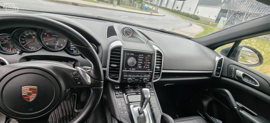 Melns Porsche Cayenne 2013 Viļņa, ar dzinēja tilpumu 3.60 L un nobraukumu 198 tūkst. km par 13300 €, foto 9 vietnē AUTOMOTO.COM.LV
