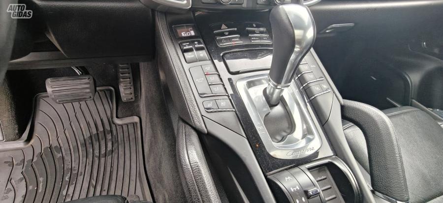 Melns Porsche Cayenne 2013 Viļņa, ar dzinēja tilpumu 3.60 L un nobraukumu 198 tūkst. km par 13300 €, foto 10 vietnē AUTOMOTO.COM.LV