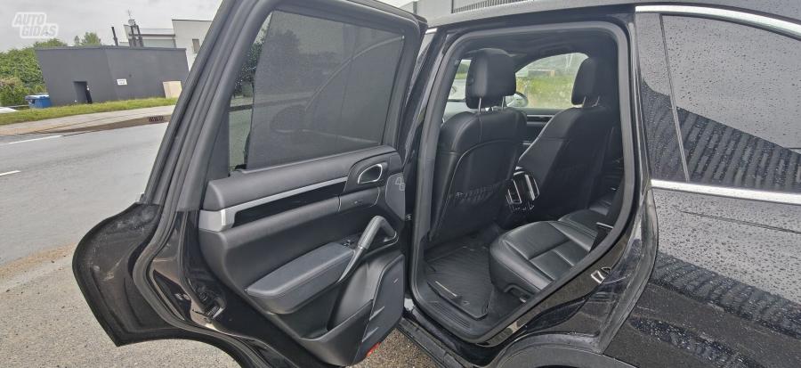 Melns Porsche Cayenne 2013 Viļņa, ar dzinēja tilpumu 3.60 L un nobraukumu 198 tūkst. km par 13300 €, foto 12 vietnē AUTOMOTO.COM.LV