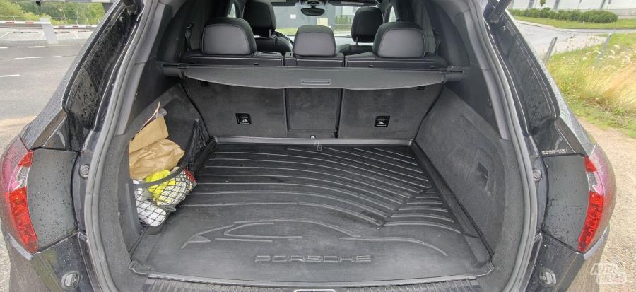 Melns Porsche Cayenne 2013 Viļņa, ar dzinēja tilpumu 3.60 L un nobraukumu 198 tūkst. km par 13300 €, foto 13 vietnē AUTOMOTO.COM.LV