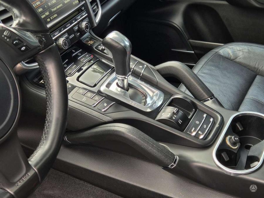 Melns Porsche Cayenne 2013 Viļņa, ar dzinēja tilpumu 3.60 L un nobraukumu 313 tūkst. km par 8499 €, foto 22 vietnē AUTOMOTO.COM.LV