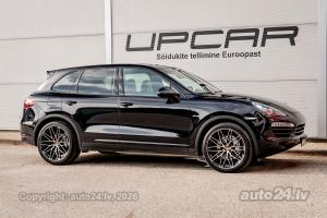 Black Porsche Cayenne 2013 in Parnu, with an engine capacity of 4.10 L and mileage of 162 thousand km for 22900 €, photo 3 on AUTOMOTO.COM.LV