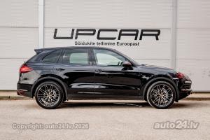 Black Porsche Cayenne 2013 in Parnu, with an engine capacity of 4.10 L and mileage of 162 thousand km for 22900 €, photo 5 on AUTOMOTO.COM.LV