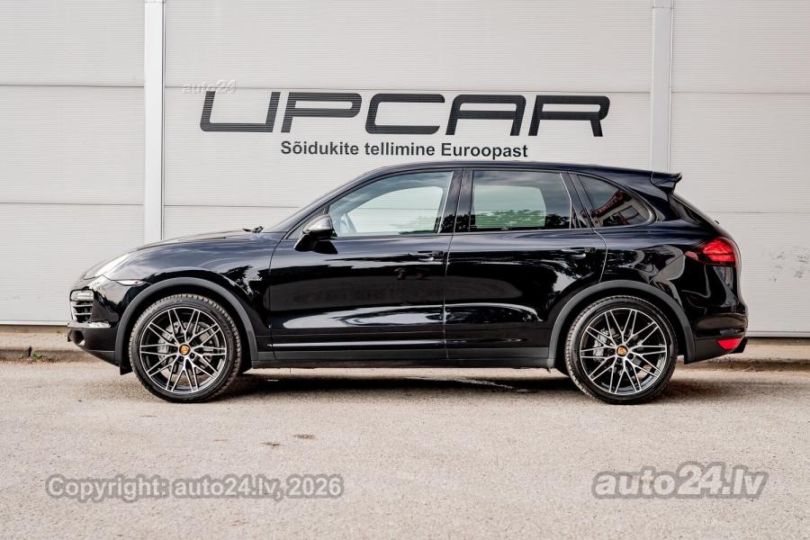 Black Porsche Cayenne 2013 in Parnu, with an engine capacity of 4.10 L and mileage of 162 thousand km for 22900 €, photo 6 on AUTOMOTO.COM.LV