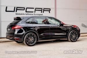 Black Porsche Cayenne 2013 in Parnu, with an engine capacity of 4.10 L and mileage of 162 thousand km for 22900 €, photo 7 on AUTOMOTO.COM.LV
