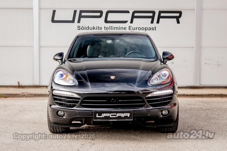 Black Porsche Cayenne 2013 in Parnu, with an engine capacity of 4.10 L and mileage of 162 thousand km for 22900 €, photo 9 on AUTOMOTO.COM.LV