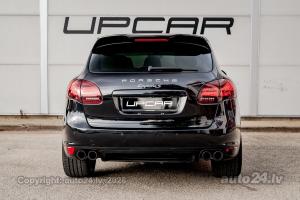 Black Porsche Cayenne 2013 in Parnu, with an engine capacity of 4.10 L and mileage of 162 thousand km for 22900 €, photo 10 on AUTOMOTO.COM.LV