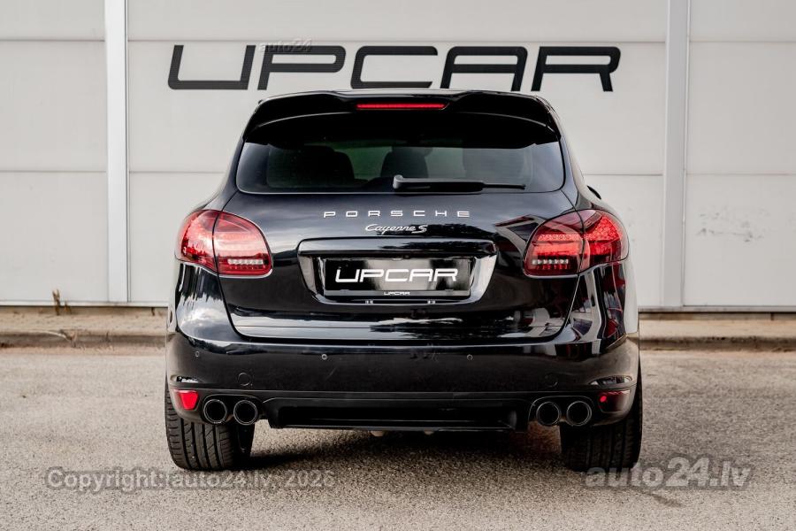Black Porsche Cayenne 2013 in Parnu, with an engine capacity of 4.10 L and mileage of 162 thousand km for 22900 €, photo 10 on AUTOMOTO.COM.LV