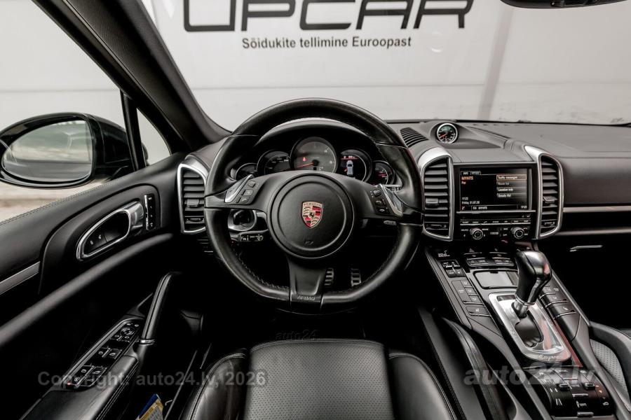 Black Porsche Cayenne 2013 in Parnu, with an engine capacity of 4.10 L and mileage of 162 thousand km for 22900 €, photo 13 on AUTOMOTO.COM.LV