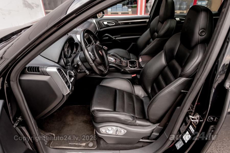 Black Porsche Cayenne 2013 in Parnu, with an engine capacity of 4.10 L and mileage of 162 thousand km for 22900 €, photo 16 on AUTOMOTO.COM.LV