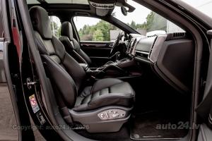Black Porsche Cayenne 2013 in Parnu, with an engine capacity of 4.10 L and mileage of 162 thousand km for 22900 €, photo 17 on AUTOMOTO.COM.LV