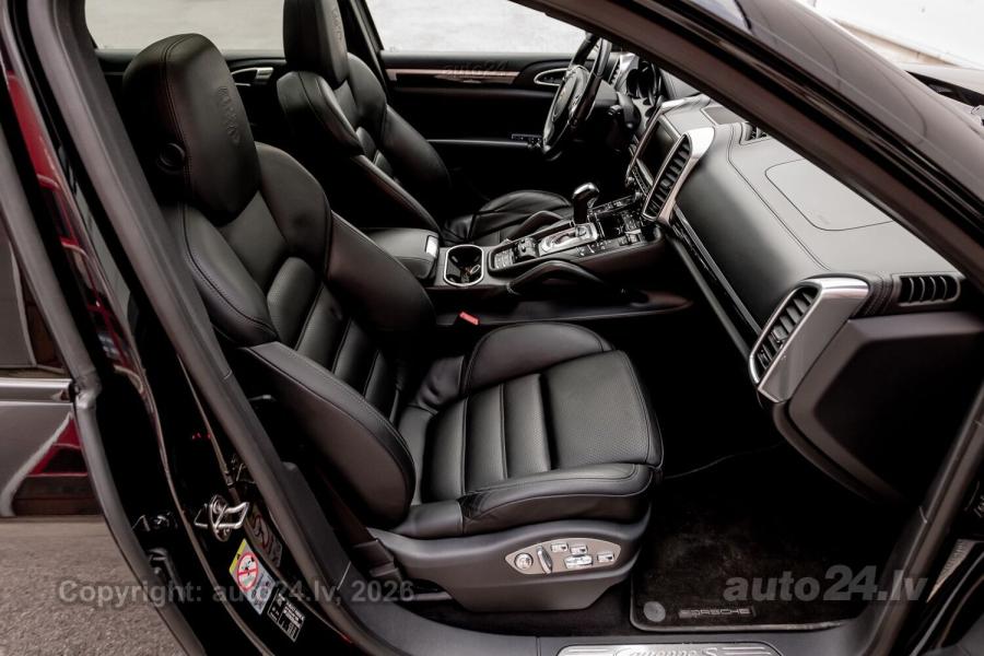 Black Porsche Cayenne 2013 in Parnu, with an engine capacity of 4.10 L and mileage of 162 thousand km for 22900 €, photo 18 on AUTOMOTO.COM.LV
