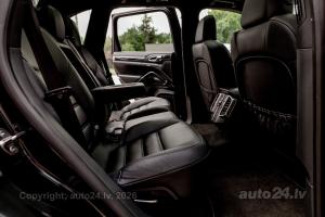 Black Porsche Cayenne 2013 in Parnu, with an engine capacity of 4.10 L and mileage of 162 thousand km for 22900 €, photo 19 on AUTOMOTO.COM.LV