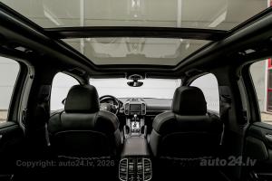 Black Porsche Cayenne 2013 in Parnu, with an engine capacity of 4.10 L and mileage of 162 thousand km for 22900 €, photo 21 on AUTOMOTO.COM.LV