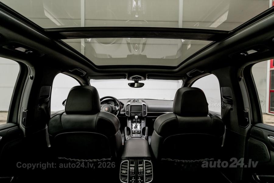 Black Porsche Cayenne 2013 in Parnu, with an engine capacity of 4.10 L and mileage of 162 thousand km for 22900 €, photo 21 on AUTOMOTO.COM.LV