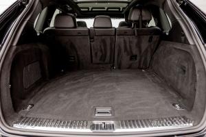 Black Porsche Cayenne 2013 in Parnu, with an engine capacity of 4.10 L and mileage of 162 thousand km for 22900 €, photo 22 on AUTOMOTO.COM.LV