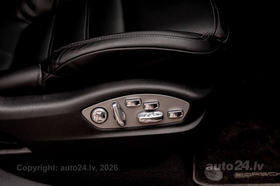 Black Porsche Cayenne 2013 in Parnu, with an engine capacity of 4.10 L and mileage of 162 thousand km for 22900 €, photo 23 on AUTOMOTO.COM.LV